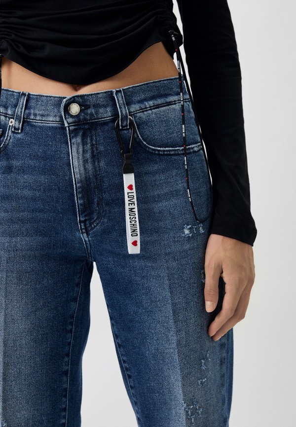 Джинсы и брелок Love Moschino, цвет: синий, RTLACS875101 — купить в ...