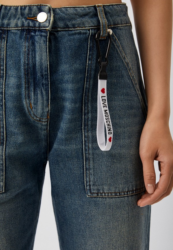Джинсы и брелок Love Moschino, цвет: синий, RTLACS877402 — купить в ...
