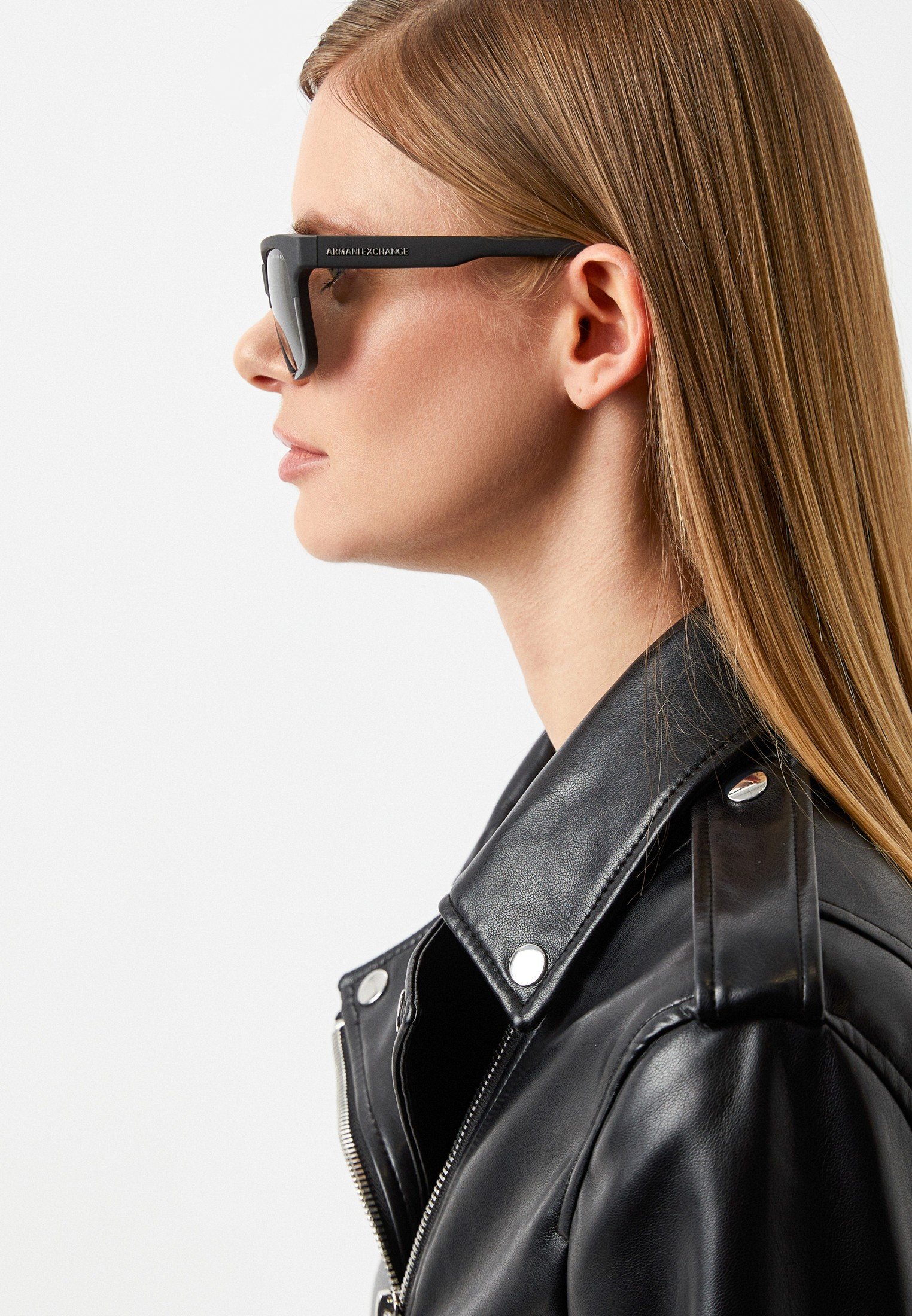 Женские солнцезащитные очки Armani Exchange 0AX4026S купить за 16920 руб.