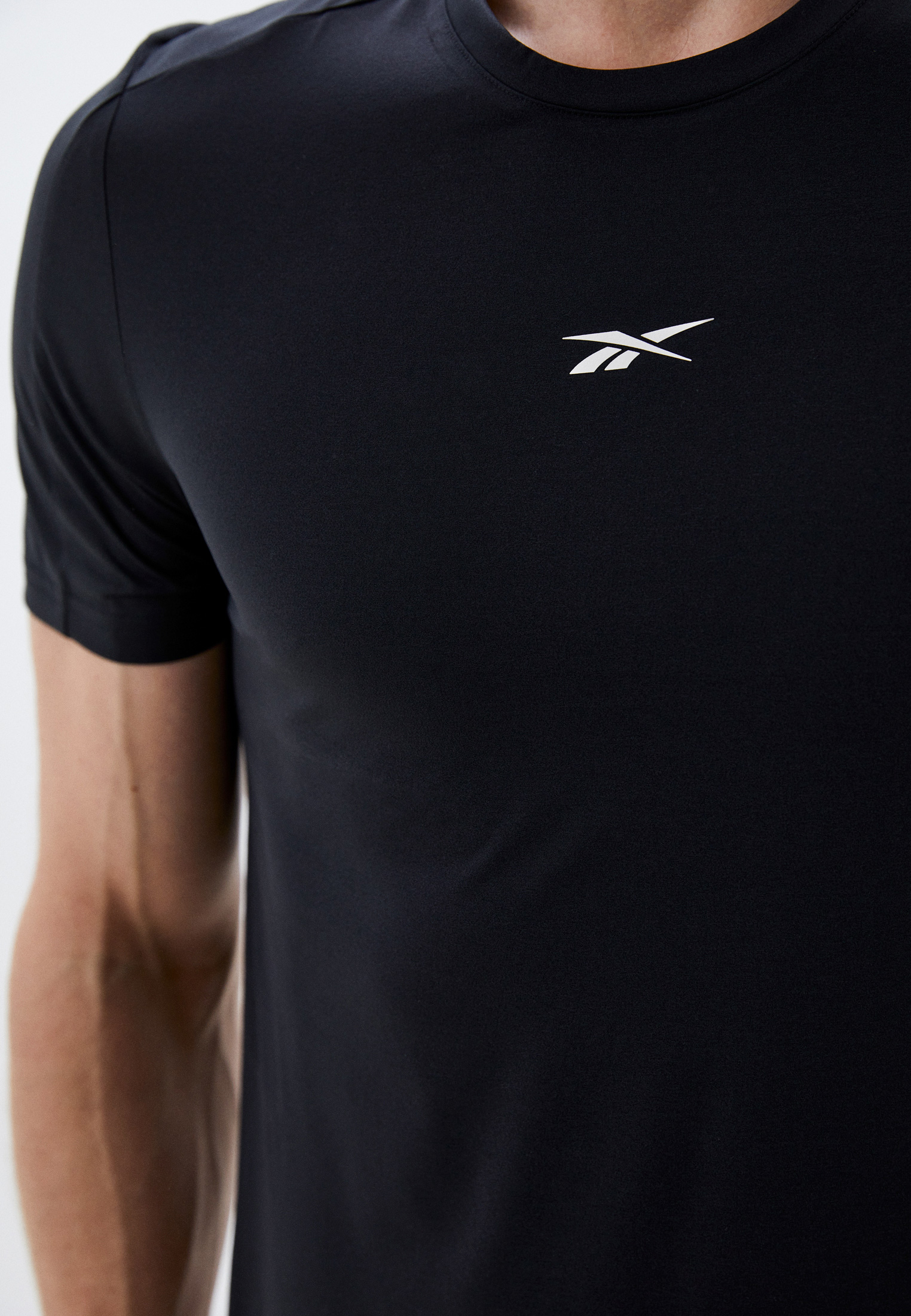 Спортивная футболка мужская Reebok (Рибок) HB9105 купить за 5399 руб.