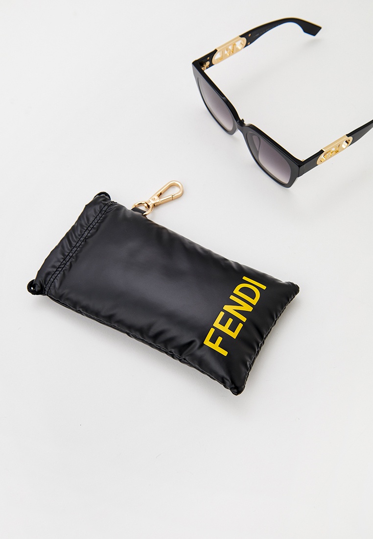 Женские солнцезащитные очки Fendi (Фенди) FE40063F купить за 38520 руб.