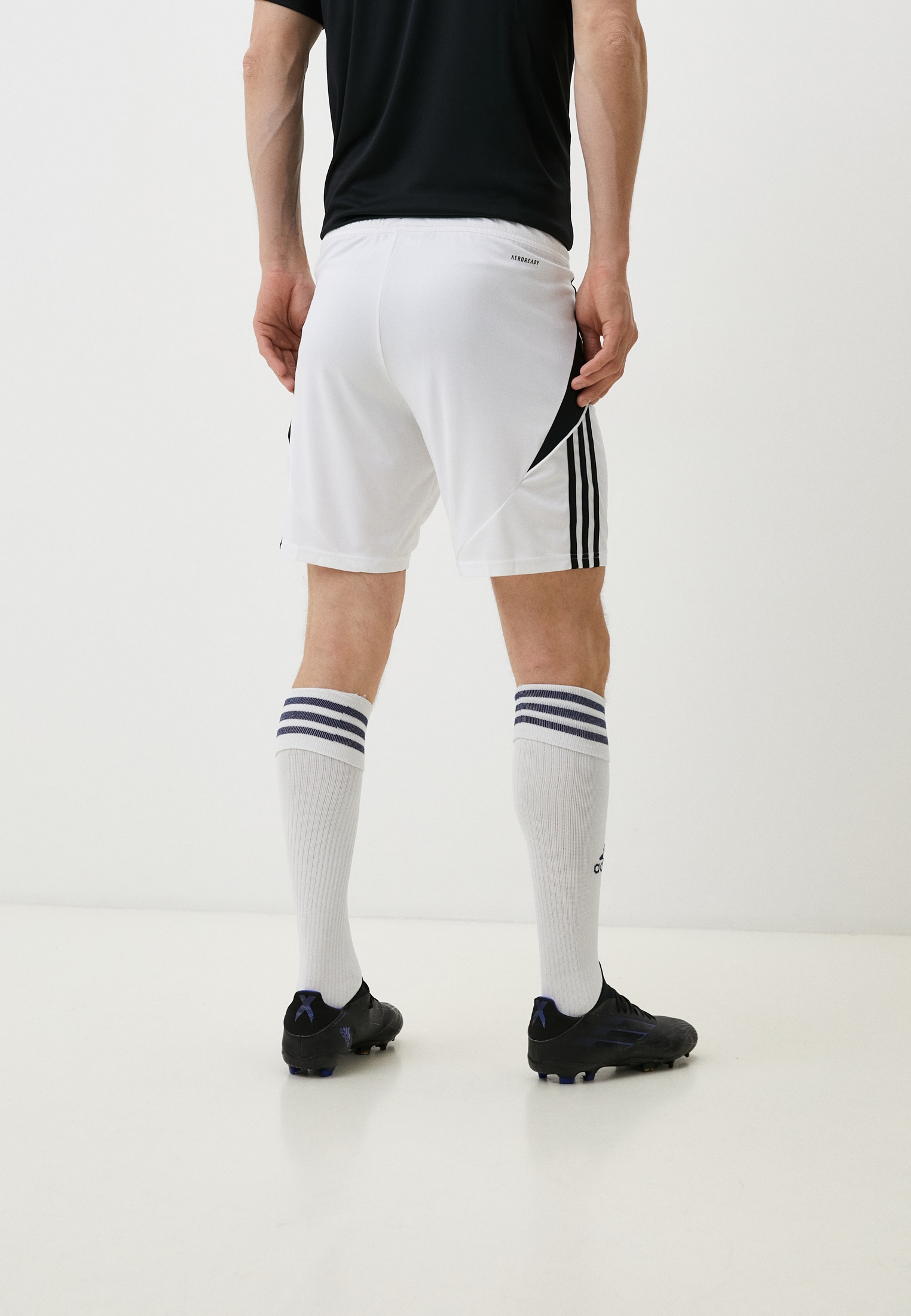 Мужские спортивные шорты Adidas (Адидас) IR9380 купить за 4399 руб.