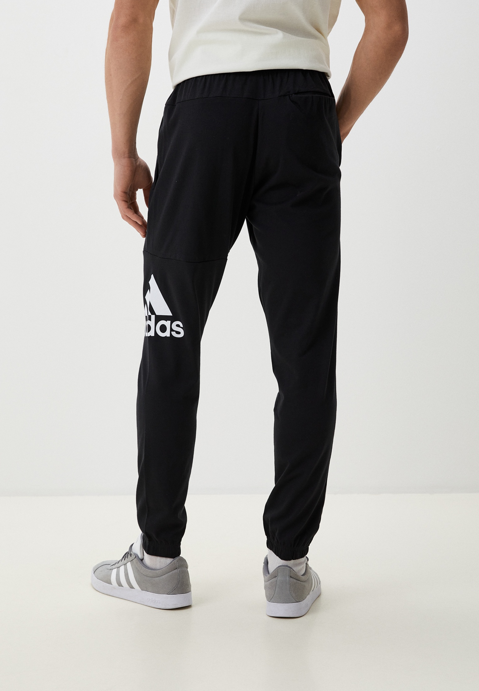 Мужские спортивные брюки Adidas (Адидас) IC9400 купить за 3999 руб.