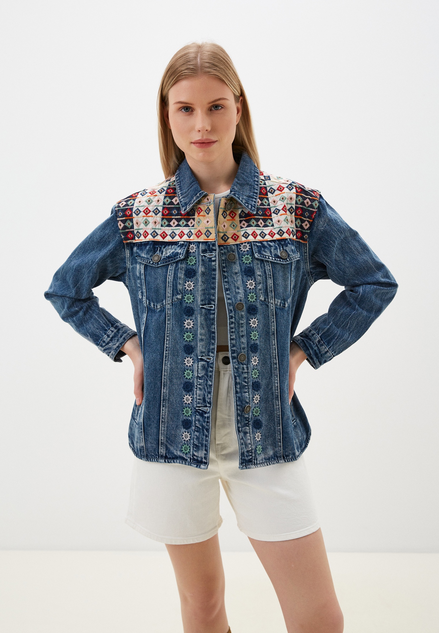 Джинсовая куртка женская Desigual (Дезигуаль) 24SWED13 купить за 10836 руб.