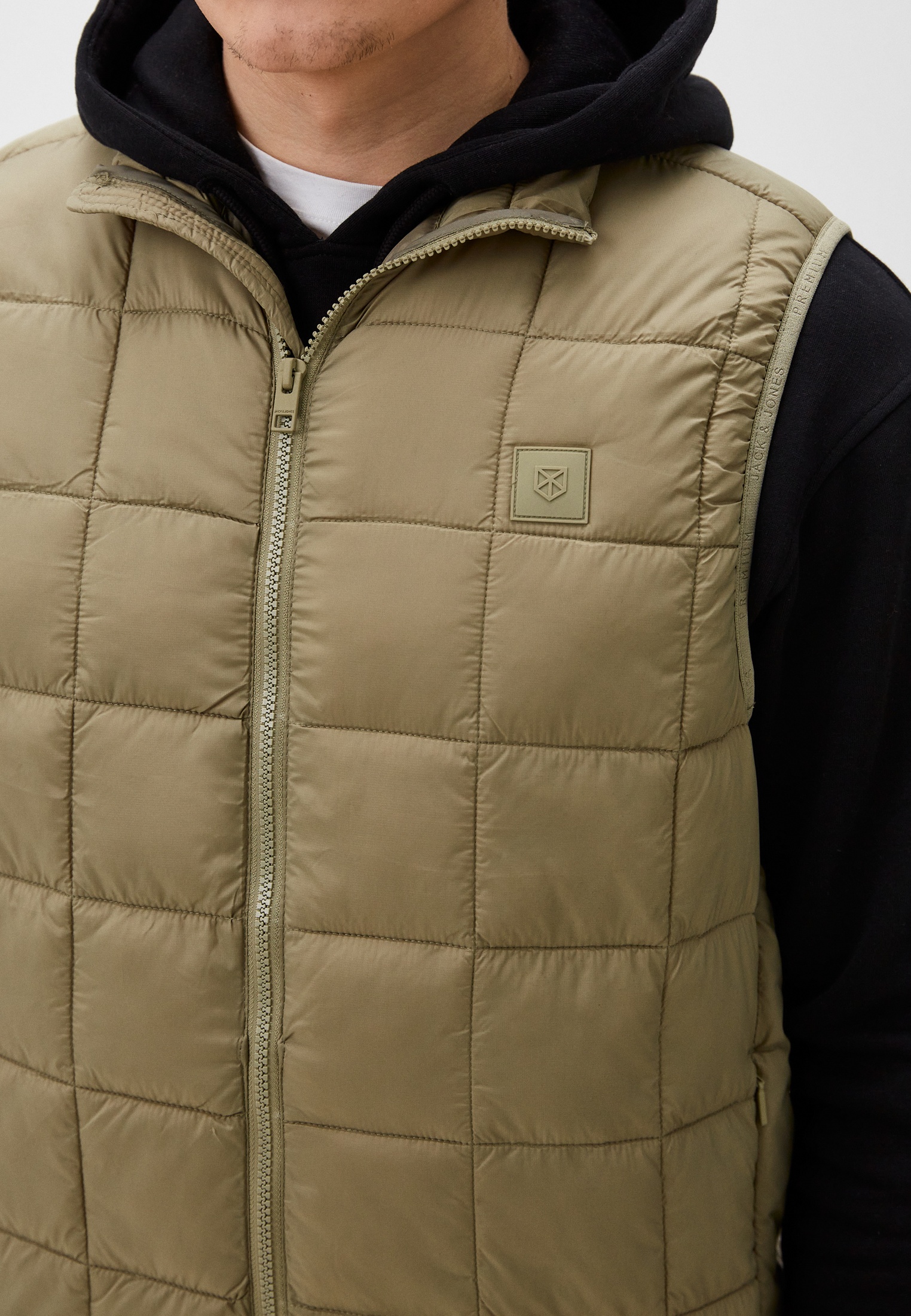 Жилет мужской Jack & Jones (Джек Энд Джонс) 12251948 цвет хаки купить ...