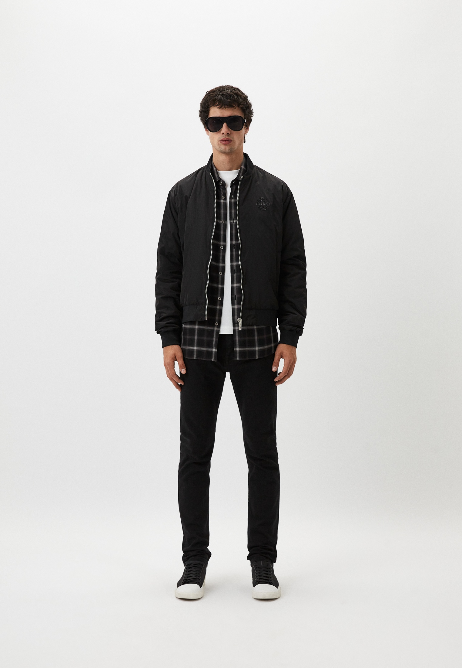 Зауженные джинсы мужские Karl Lagerfeld 265840-543861 купить за 18360 руб.