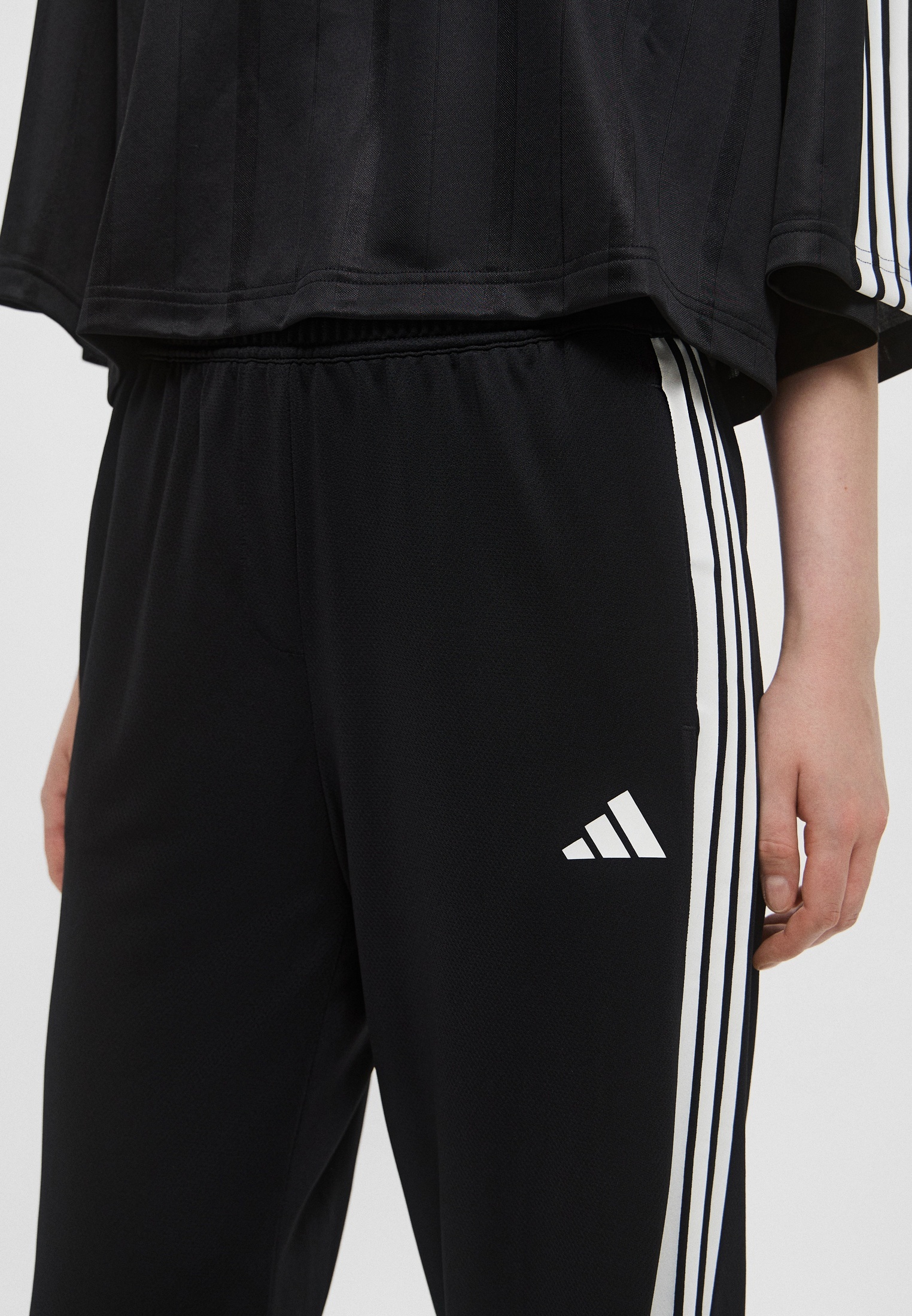 Женские спортивные брюки Adidas (Адидас) JG4103 купить за 8999 руб.