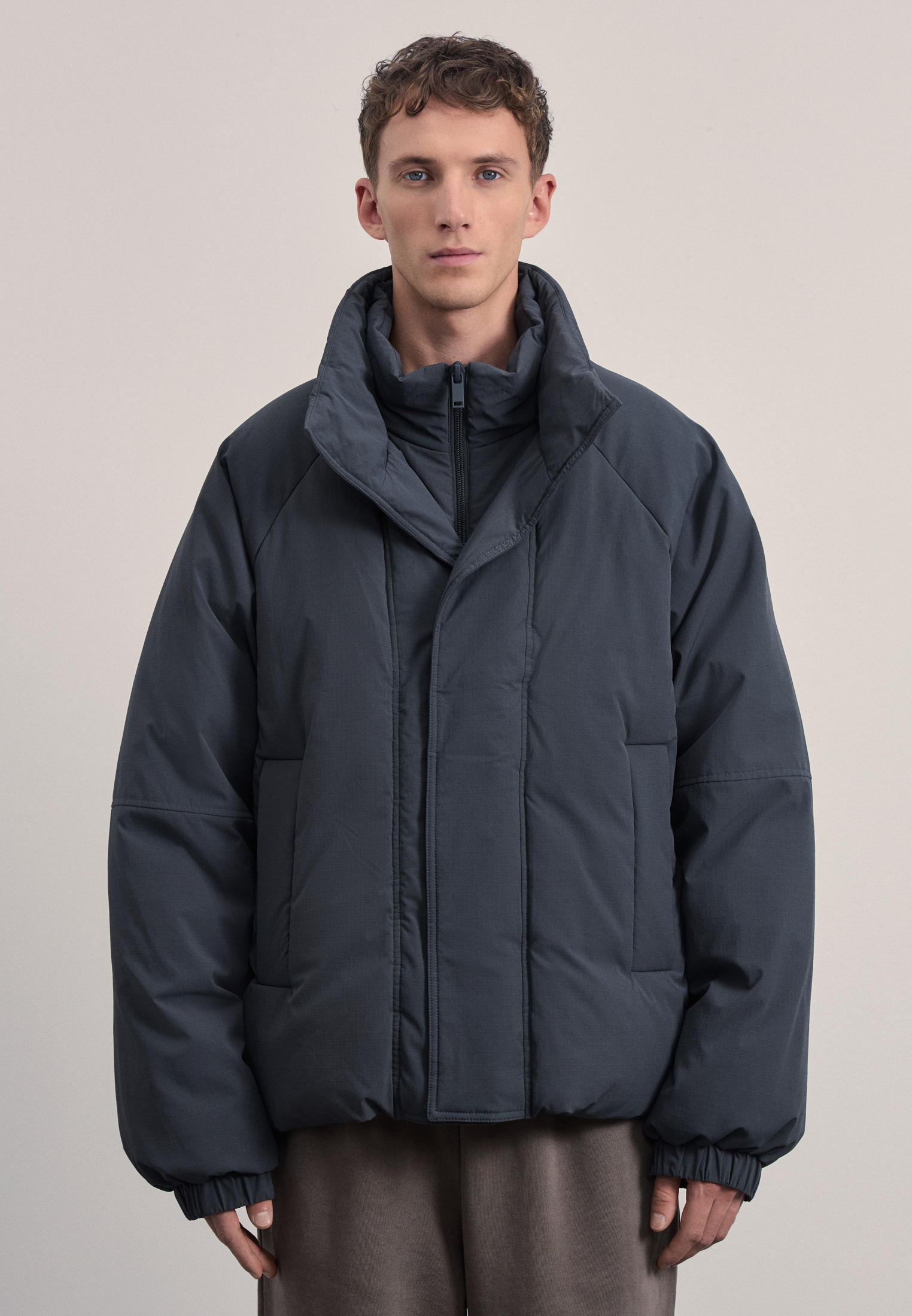 Пуховик Zarina Man ZRN MAN X MEZENCEV , цвет: серый, MP002XM0C44B — купить в интернет-магазине ...