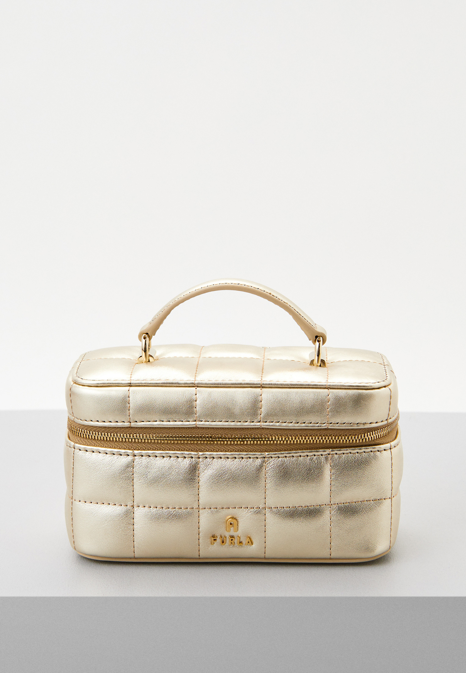 Сумка Furla FURLA CAMELIA VANITY CASE, цвет: золотой, MP002XW0M2FN ...