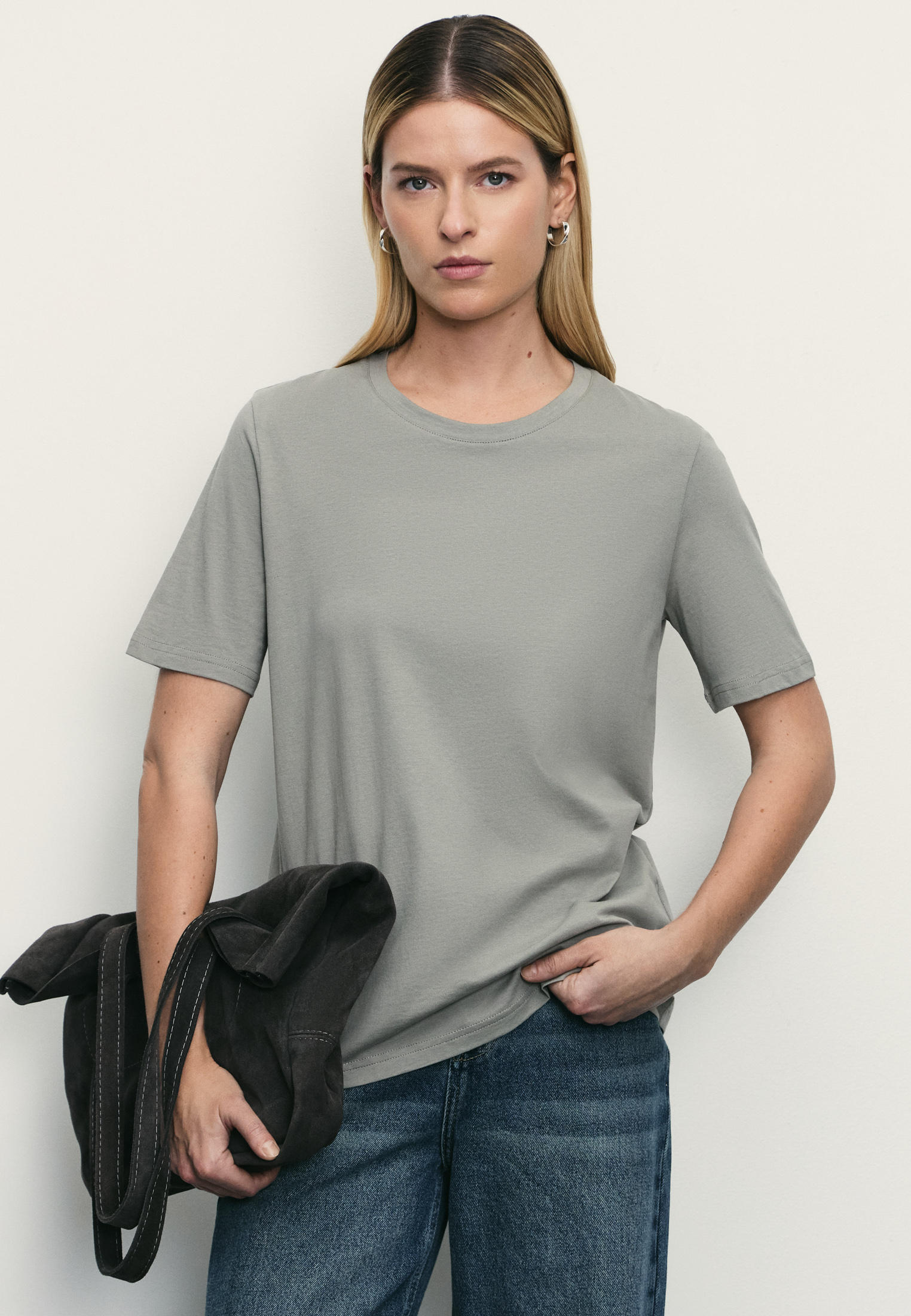 Футболка Zarina, цвет: серый, MP002XW16JAT — купить в интернет-магазине ...