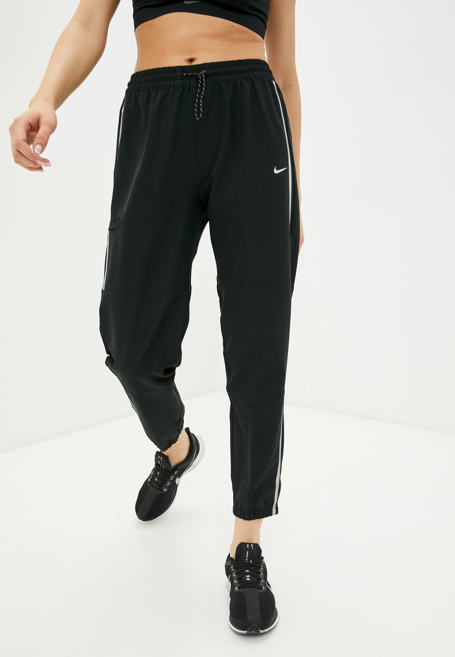 Брюки спортивные Nike CLN PANT WOVEN SP, цвет: черный, NI464EWLYWE0 ...