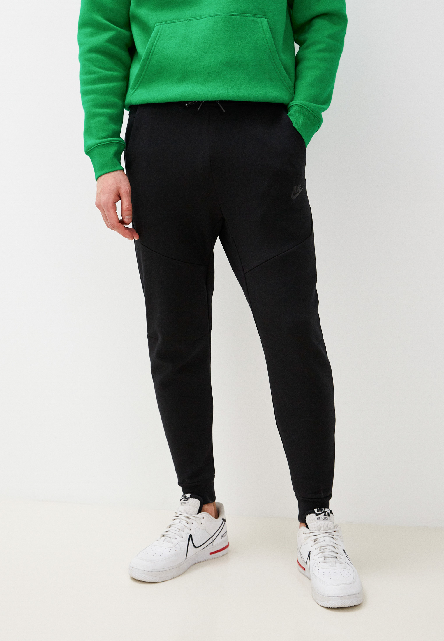 Брюки спортивные Nike M Nsw Tch Flc Jggr цвет черный Rtlaam368303