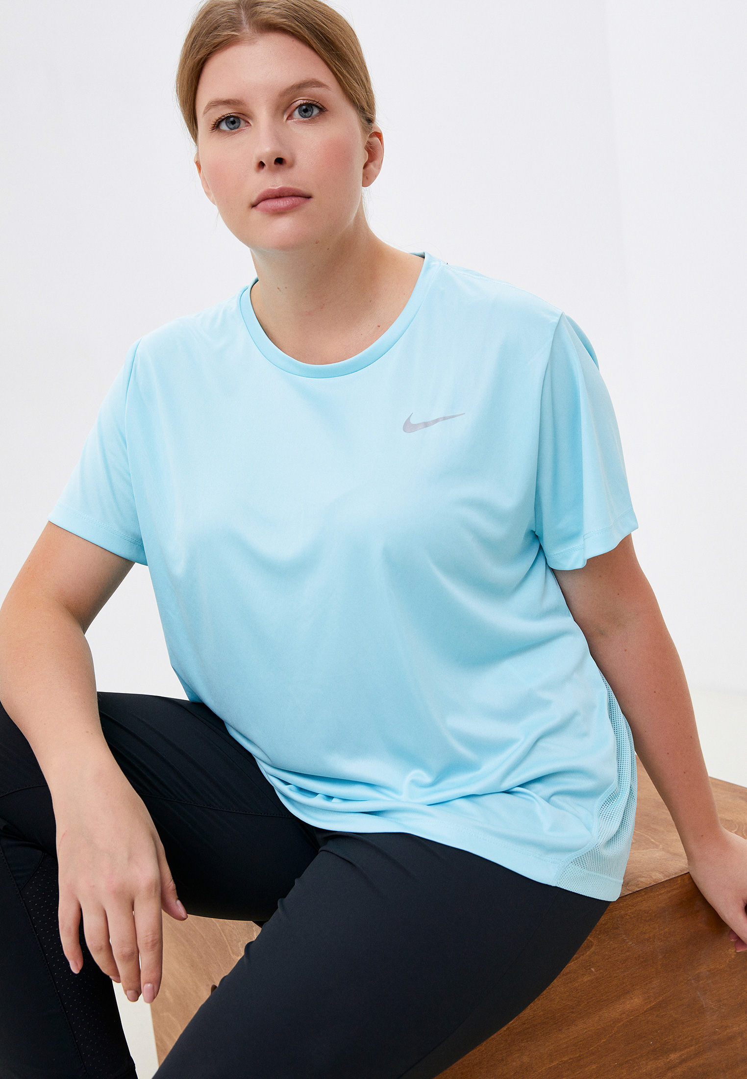 Футболка спортивная Nike W NK DF MILER TOP SS PLUS NFS, цвет: голубой ...