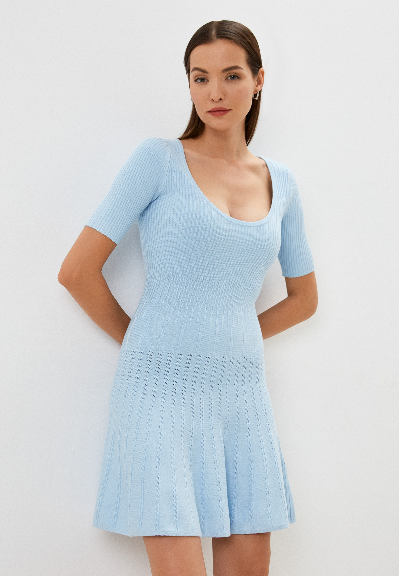 Платье Guess, цвет: голубой, RTLACE758401 — купить в интернет-магазине ...