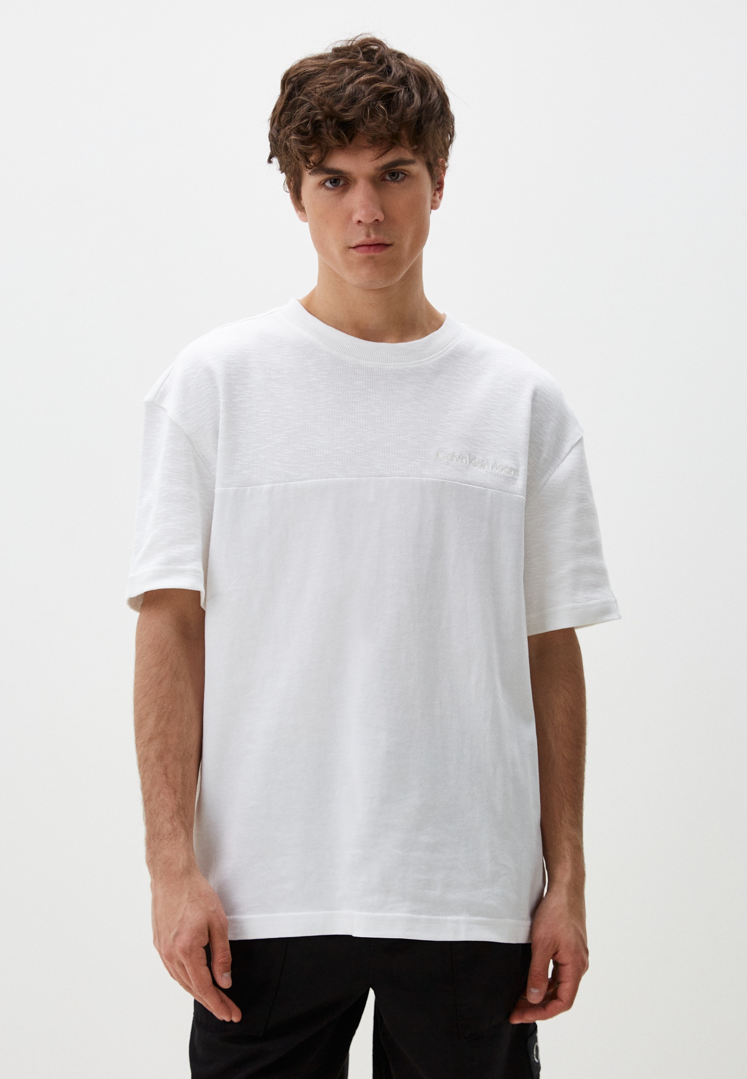 Футболка Calvin Klein Jeans, цвет: белый, RTLADL243201 — купить в ...