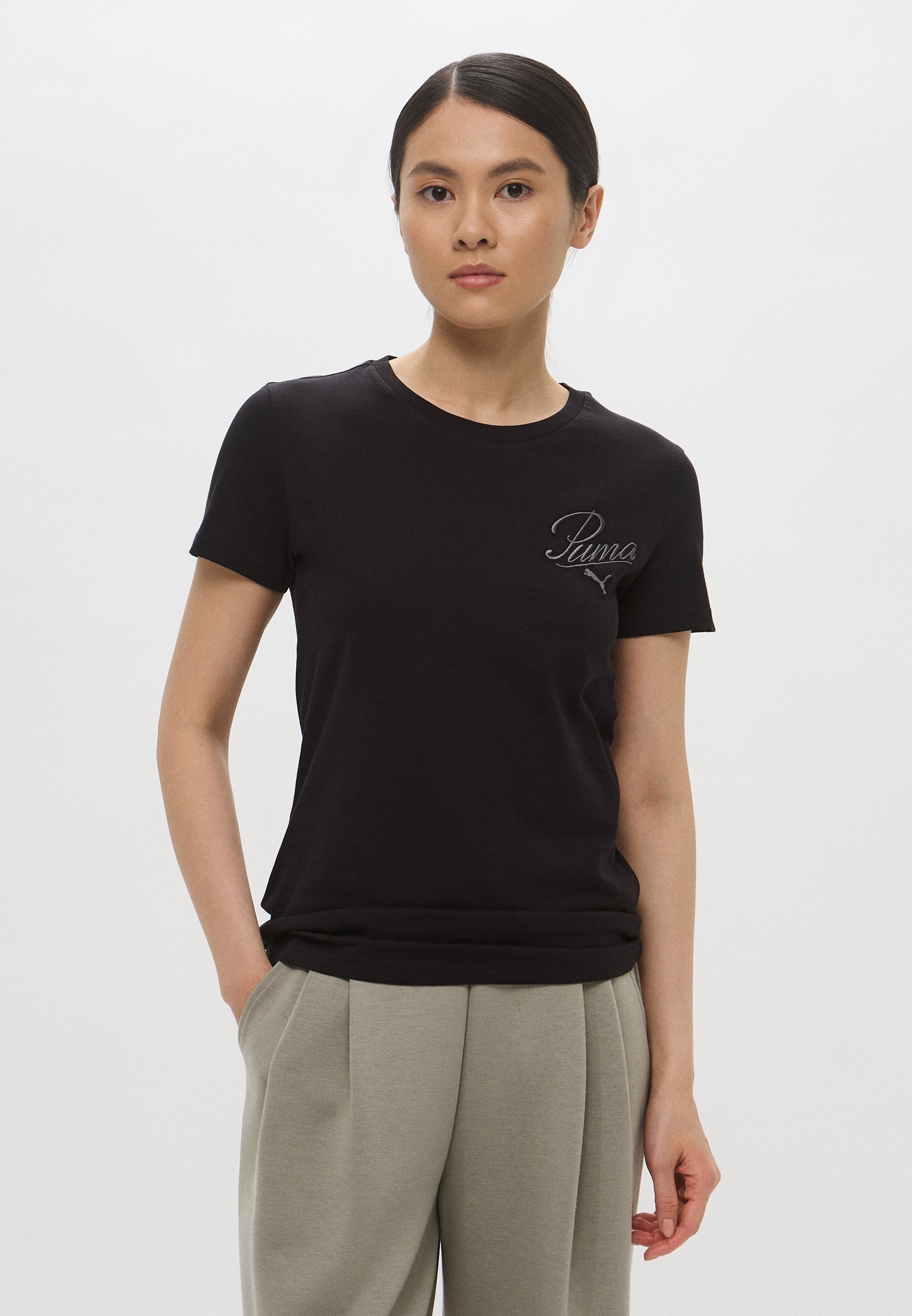 Футболка PUMA ESS SCRIPT Tee, цвет: черный, RTLAEF322801 — купить в интернет-магазине Lamoda