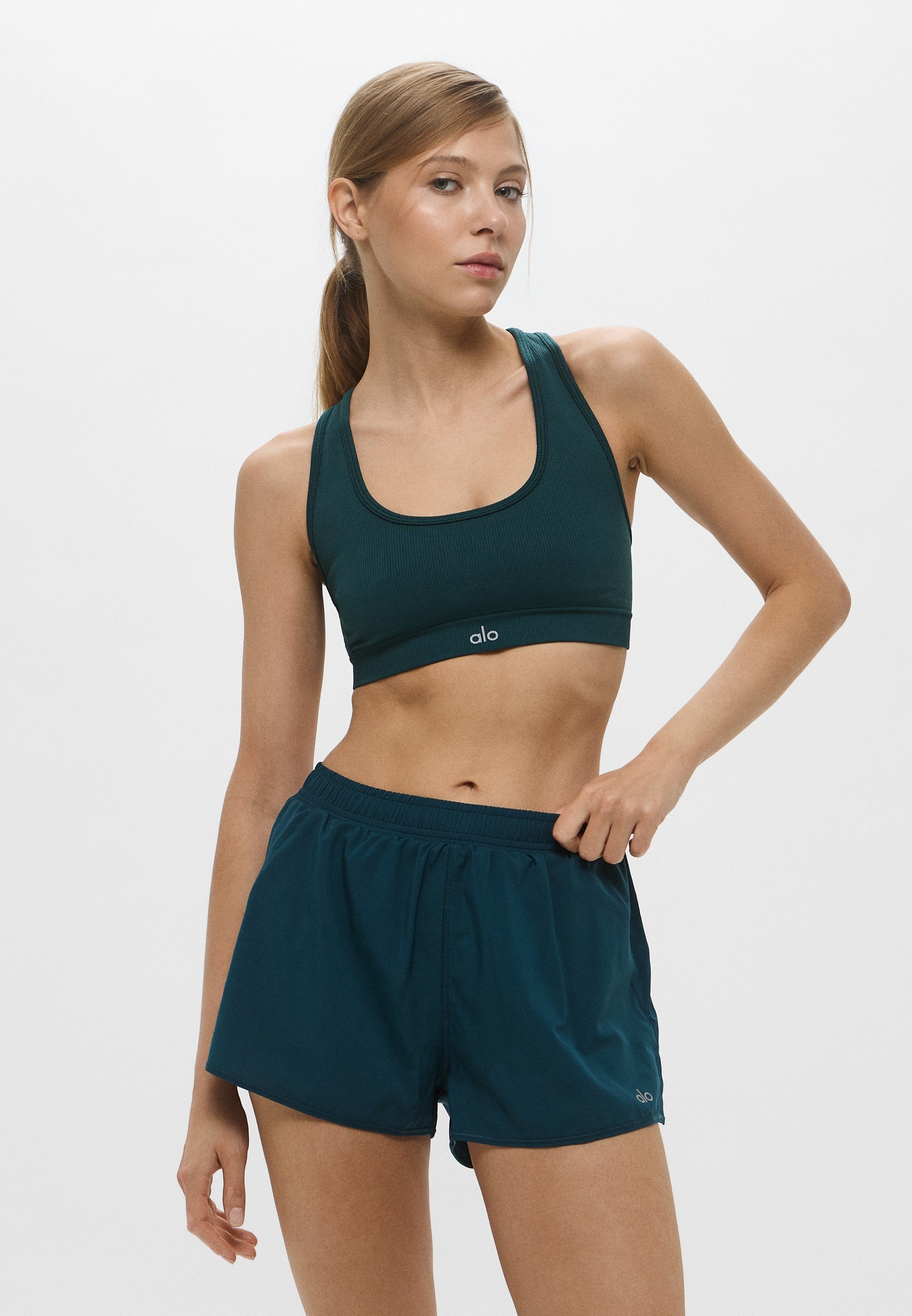Топ спортивный Alo Yoga Seamless Ribbed Bra, цвет: зеленый ...